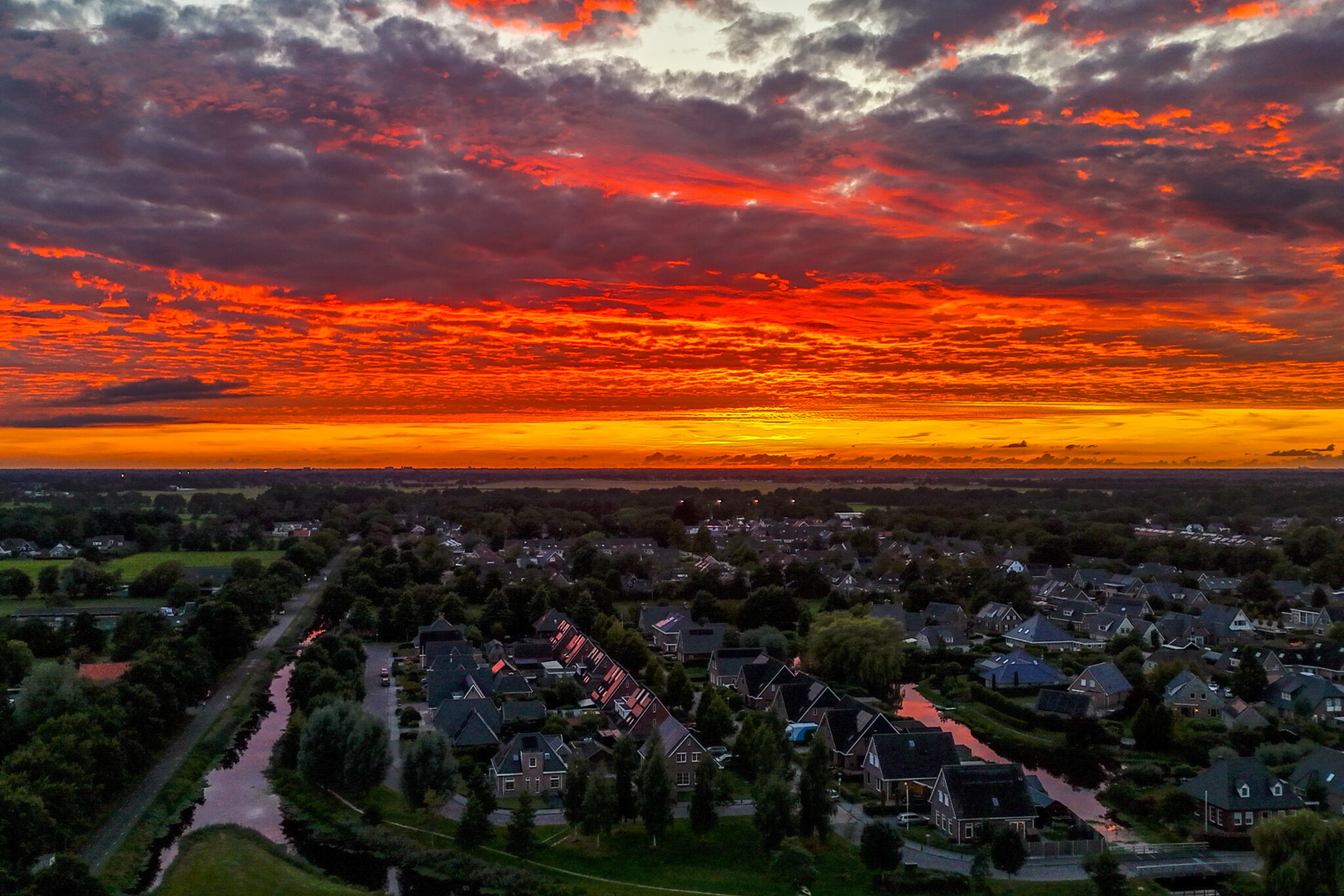 Indrukwekkende zonsondergang boven De Wilp - 112Marum